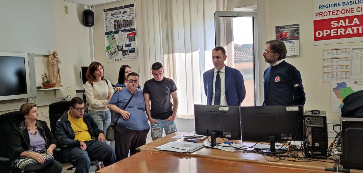 PROTEZIONE CIVILE, FANELLI NELLA SALA OPERATIVA CON ASSISTITI AIAS ...